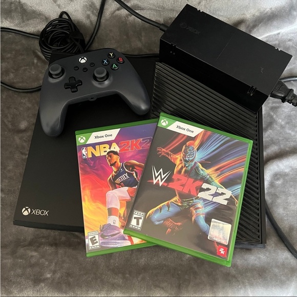 Xbox | Video Games & Consoles | Xbox One With Controller And Two Games ...